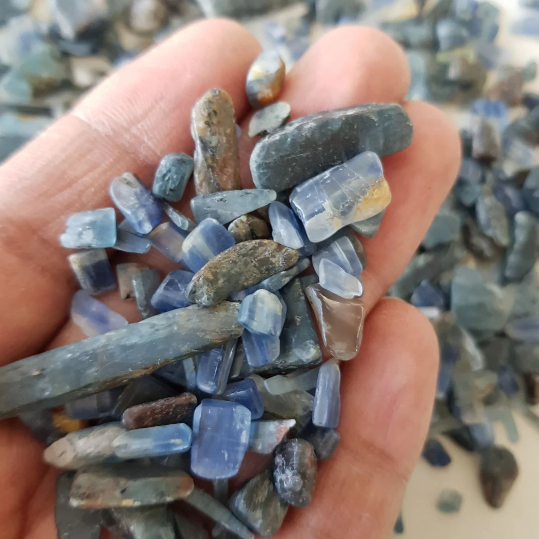 Kyanite Chips 1KG – Simply Gems